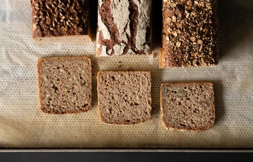 Unterscheidung im Regal | Brot und Gebäck